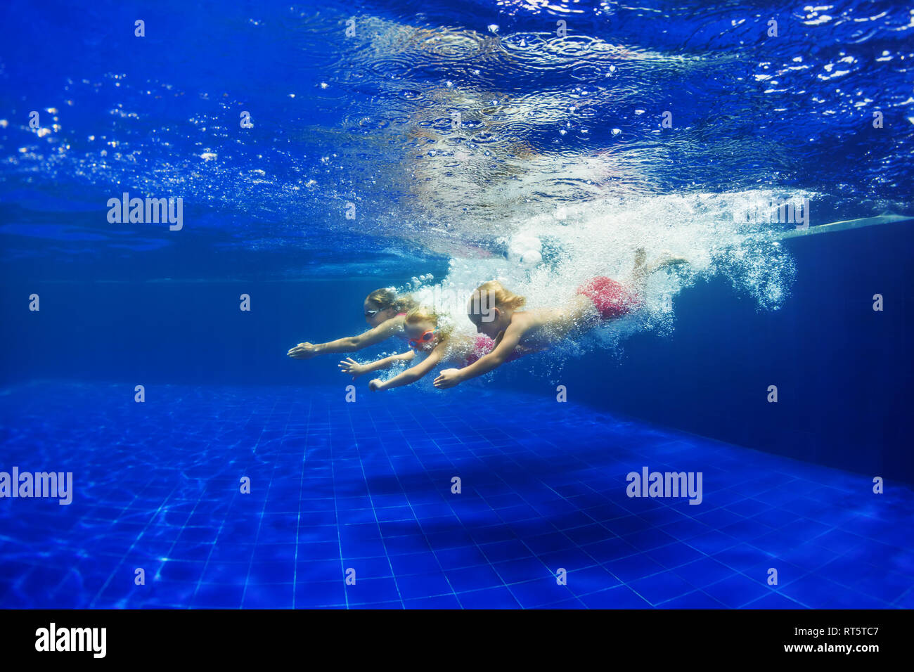 Kids jump in pool hi-res stock photography and images - Alamy