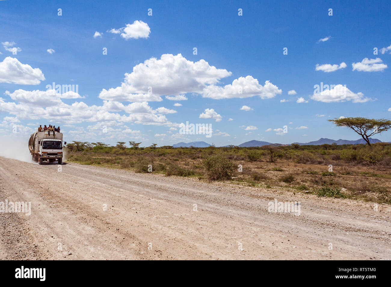 Truck convoy desert hi-res stock photography and images - Alamy