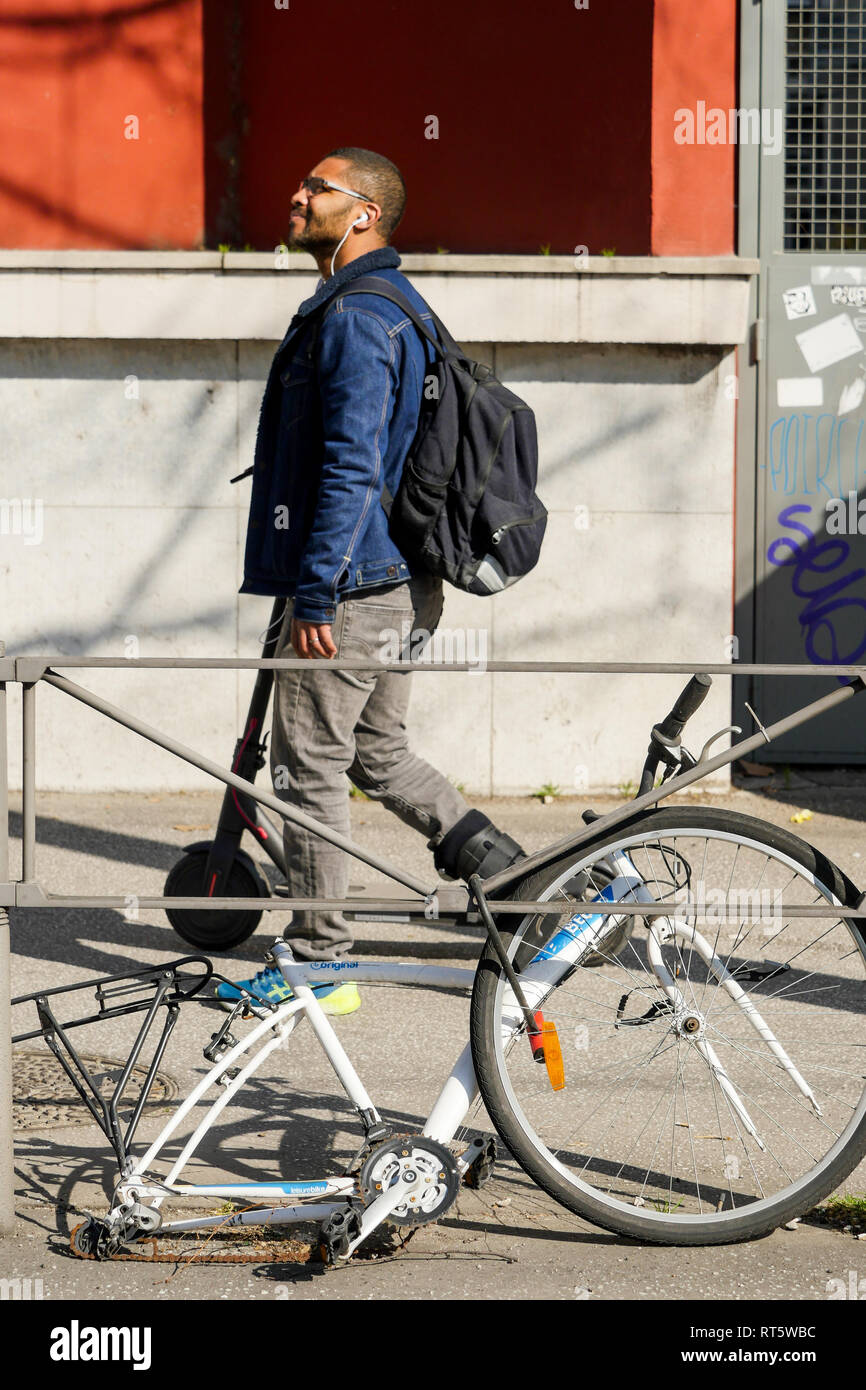 Bicycle wreck, Lyon, France Stock Photo - Alamy