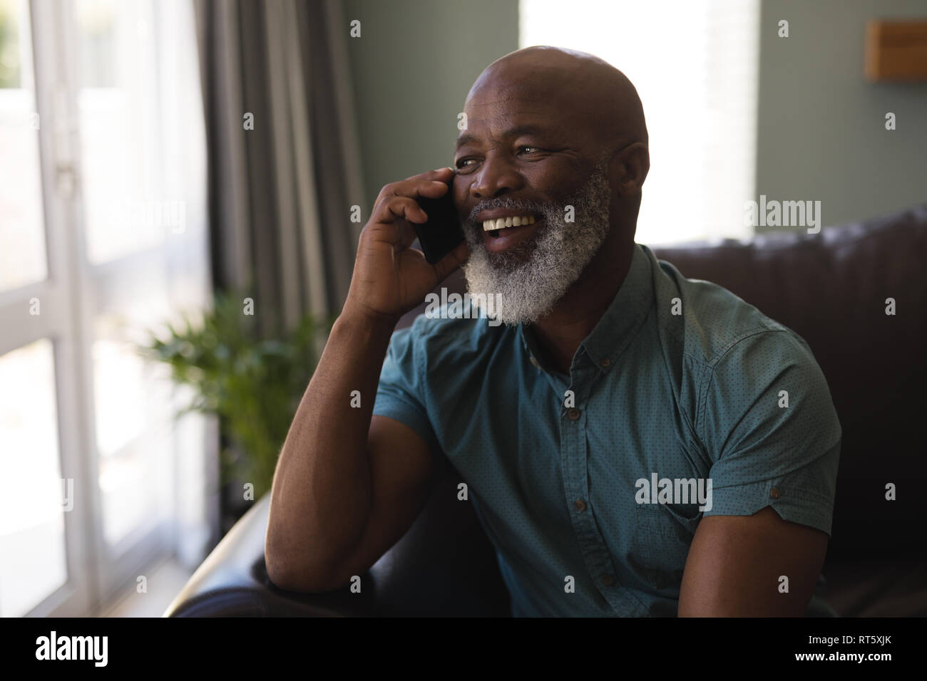Phone call hi-res stock photography and images - Alamy