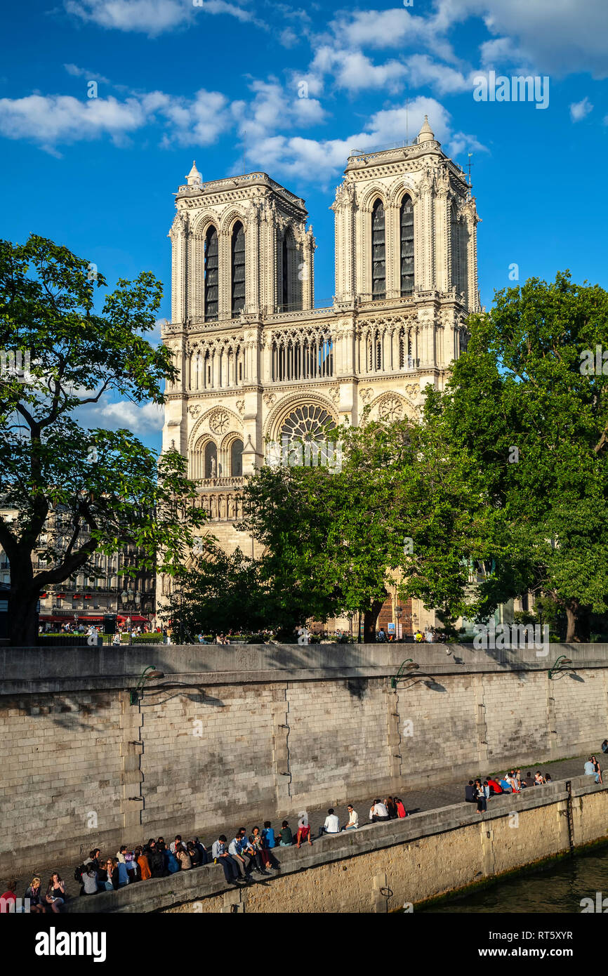 Paris notre dame cathedral bell towers hi-res stock photography and ...