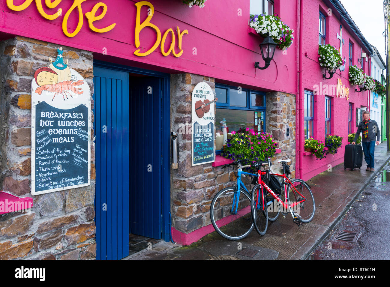 The Moorings Eco Hotel, Bridge Bar, Portmagee Harbour, Iveragh ...