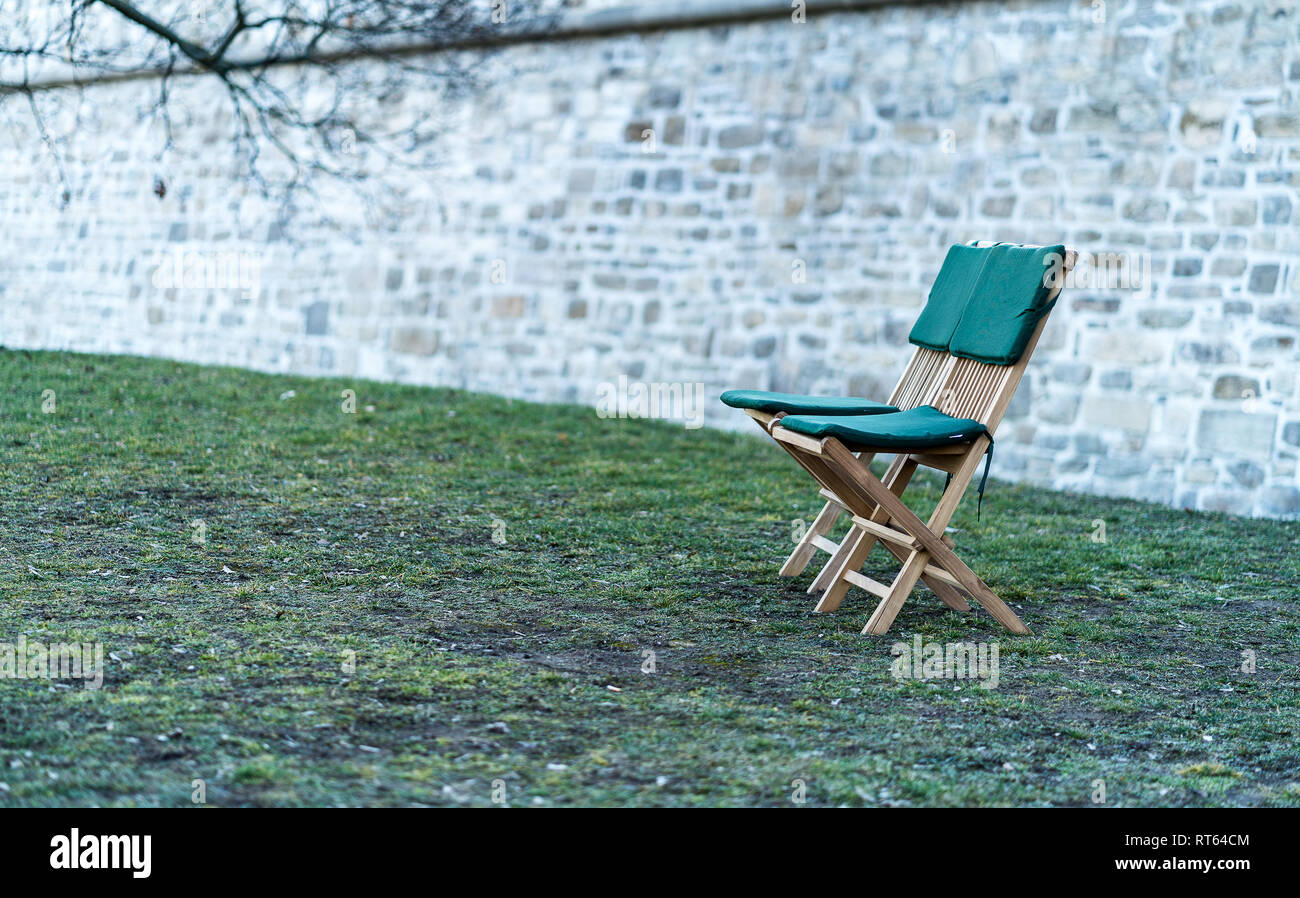 Empty chair in forest hi-res stock photography and images - Alamy