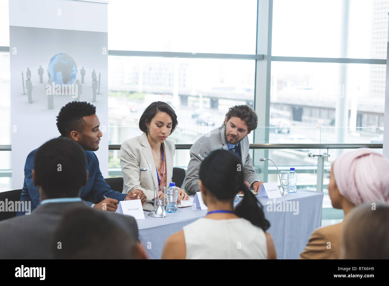 Team building seminar hi-res stock photography and images - Alamy