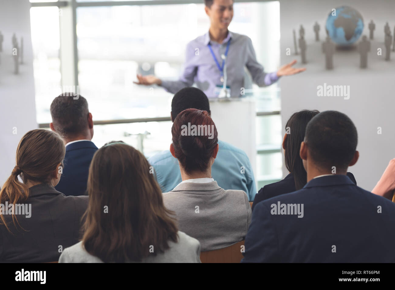 Group attending training hi-res stock photography and images - Alamy