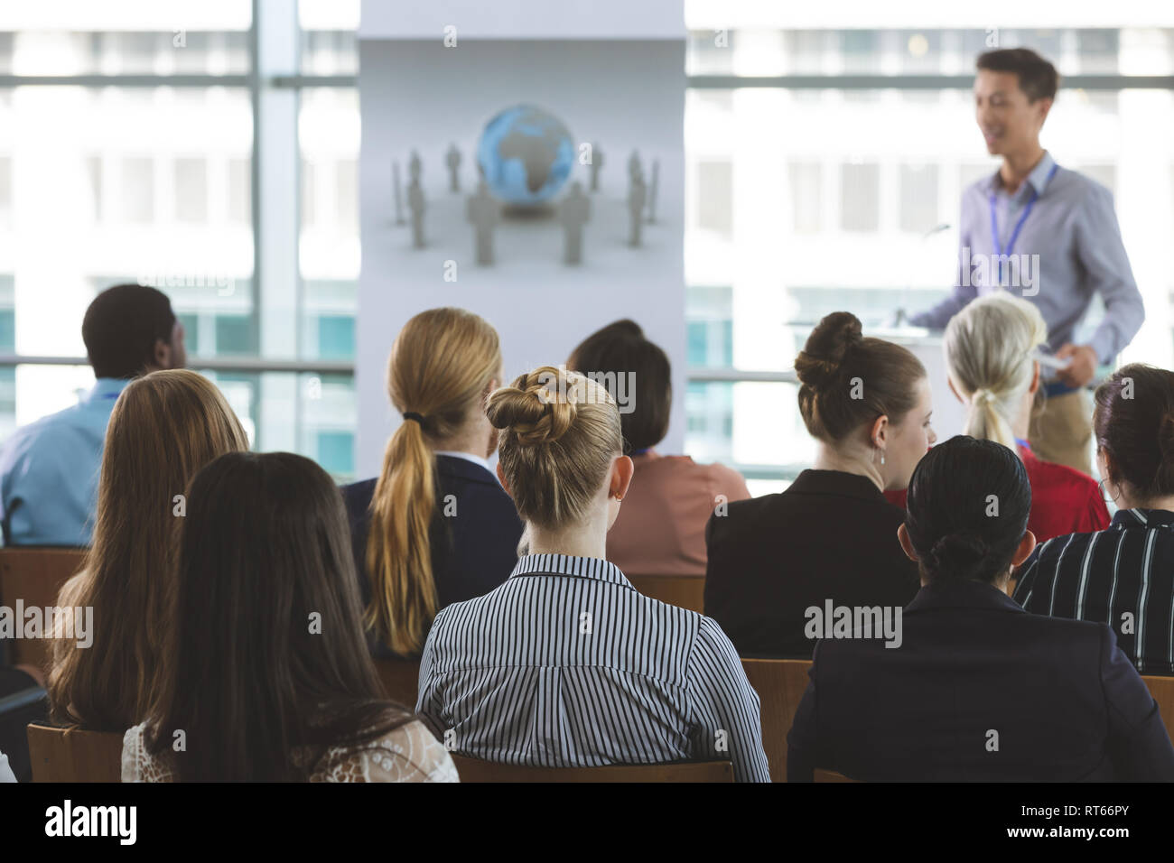 Team building seminar hi-res stock photography and images - Alamy