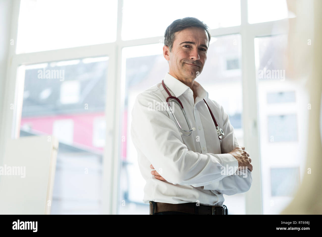 Confident medical doctor hi-res stock photography and images - Alamy