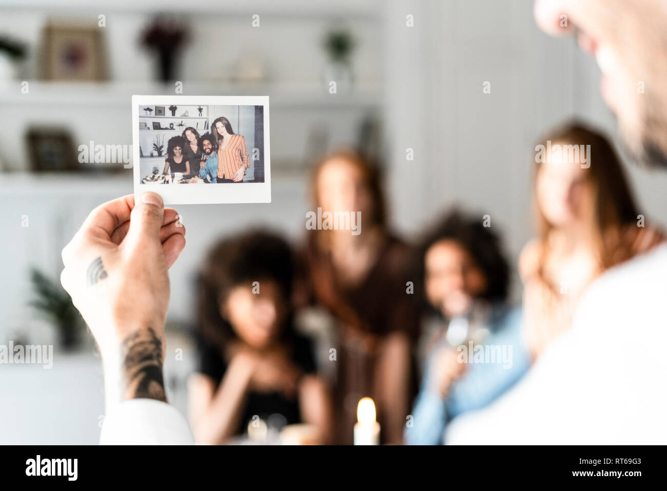 Taking group picture hi-res stock photography and images - Alamy