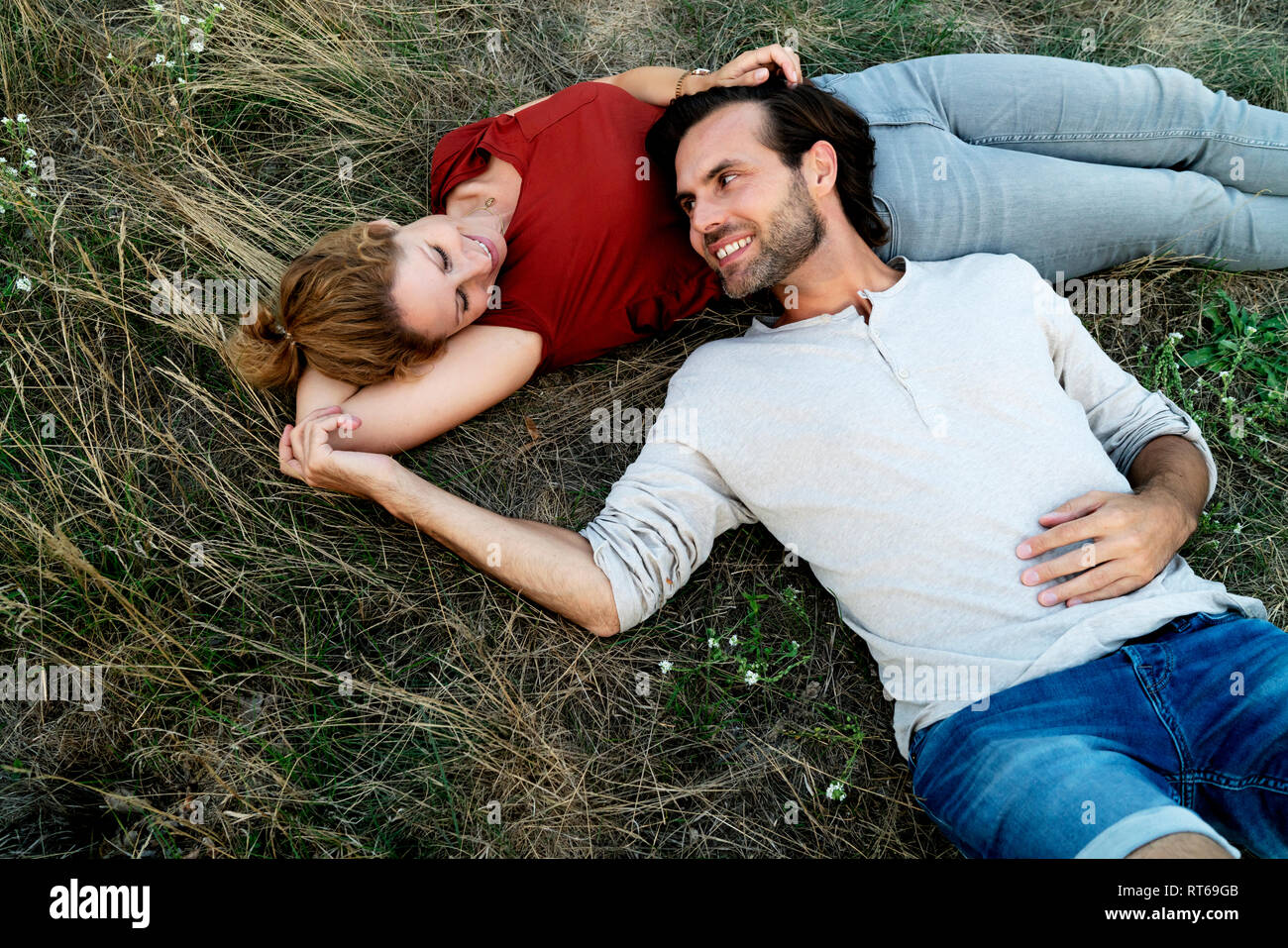 Couple and cuddling hi-res stock photography and images - Alamy