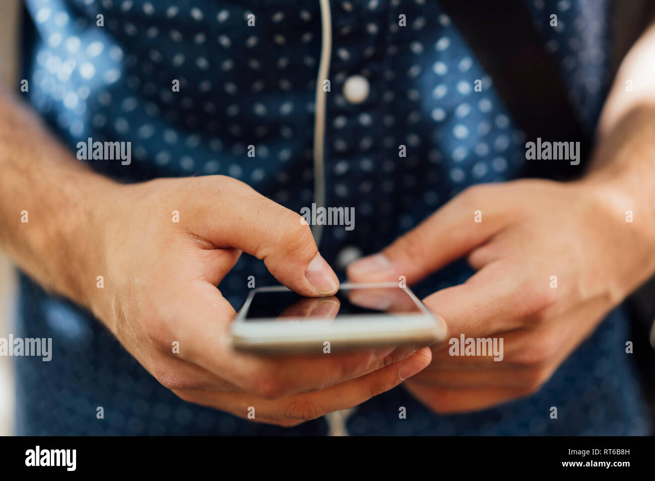 Man' hands using smartphone, close-up Stock Photo - Alamy
