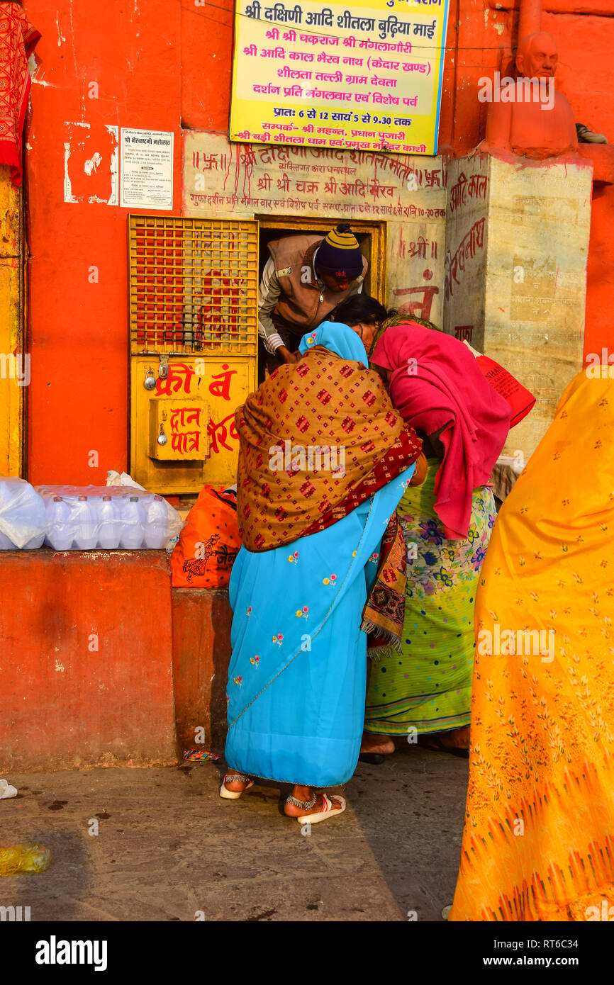 Saree women river hi-res stock photography and images - Alamy