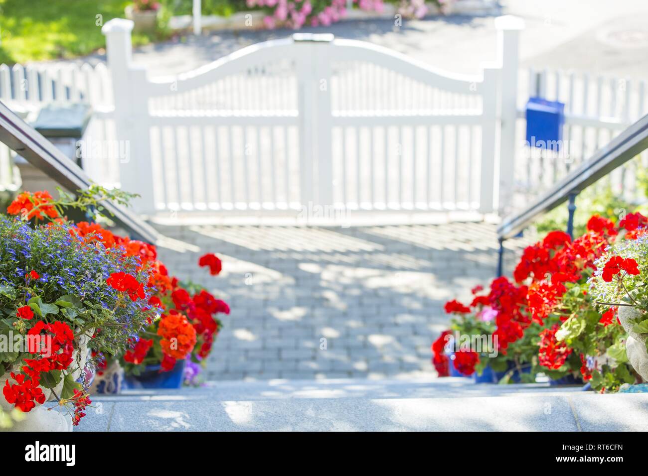 Entrance gate planter hi-res stock photography and images - Alamy