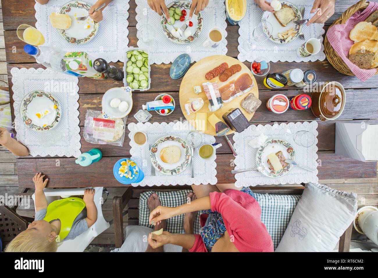 Snacks to share hi-res stock photography and images - Alamy