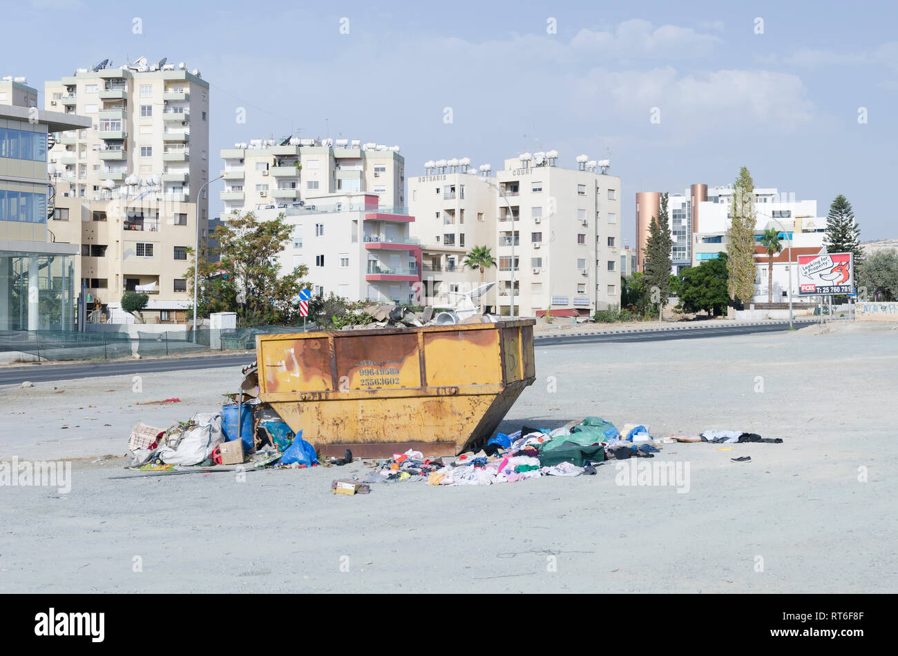 Rubbish suburban hi-res stock photography and images - Alamy