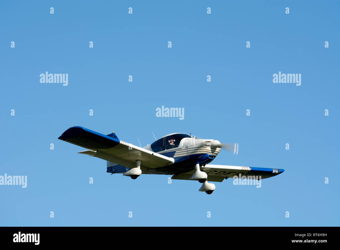 Robin R1180TD Aiglon at Wellesbourne Airfield, Warwickshire, UK (G-GDER ...