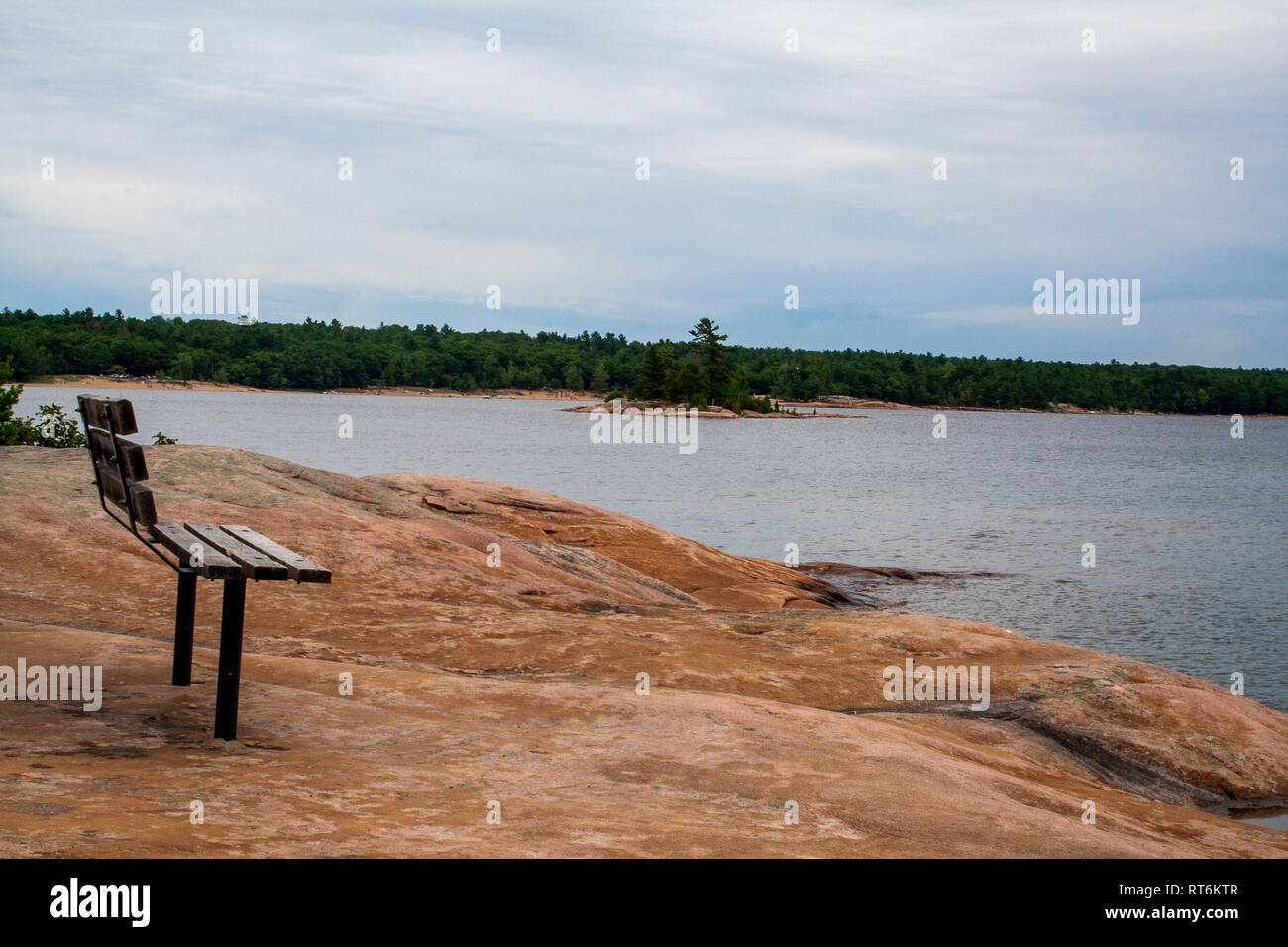 Bench on rocks hi-res stock photography and images - Alamy