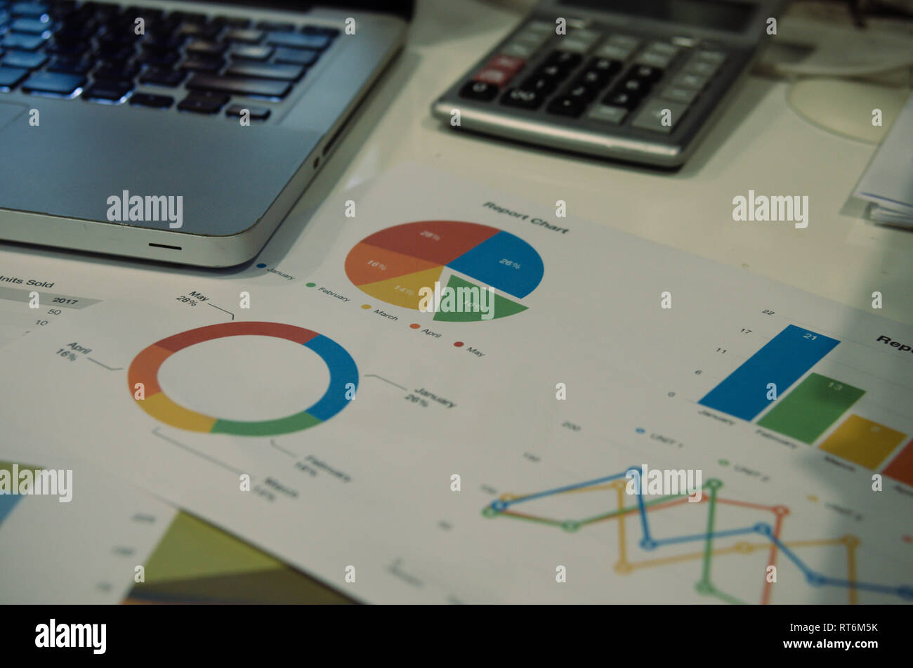 Comparison table data hi-res stock photography and images - Alamy