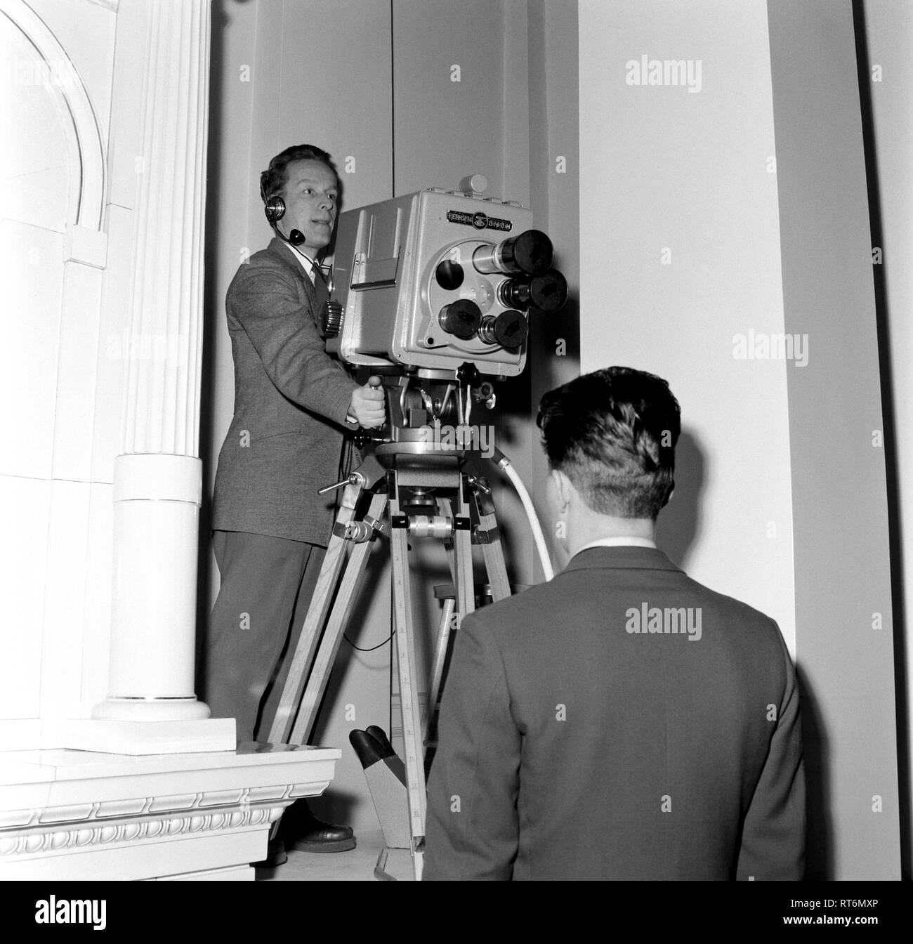1957 television hi-res stock photography and images - Alamy