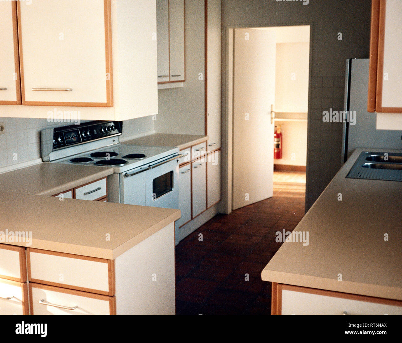 Bonn - Chancery Office Building - 1986 Stock Photo - Alamy