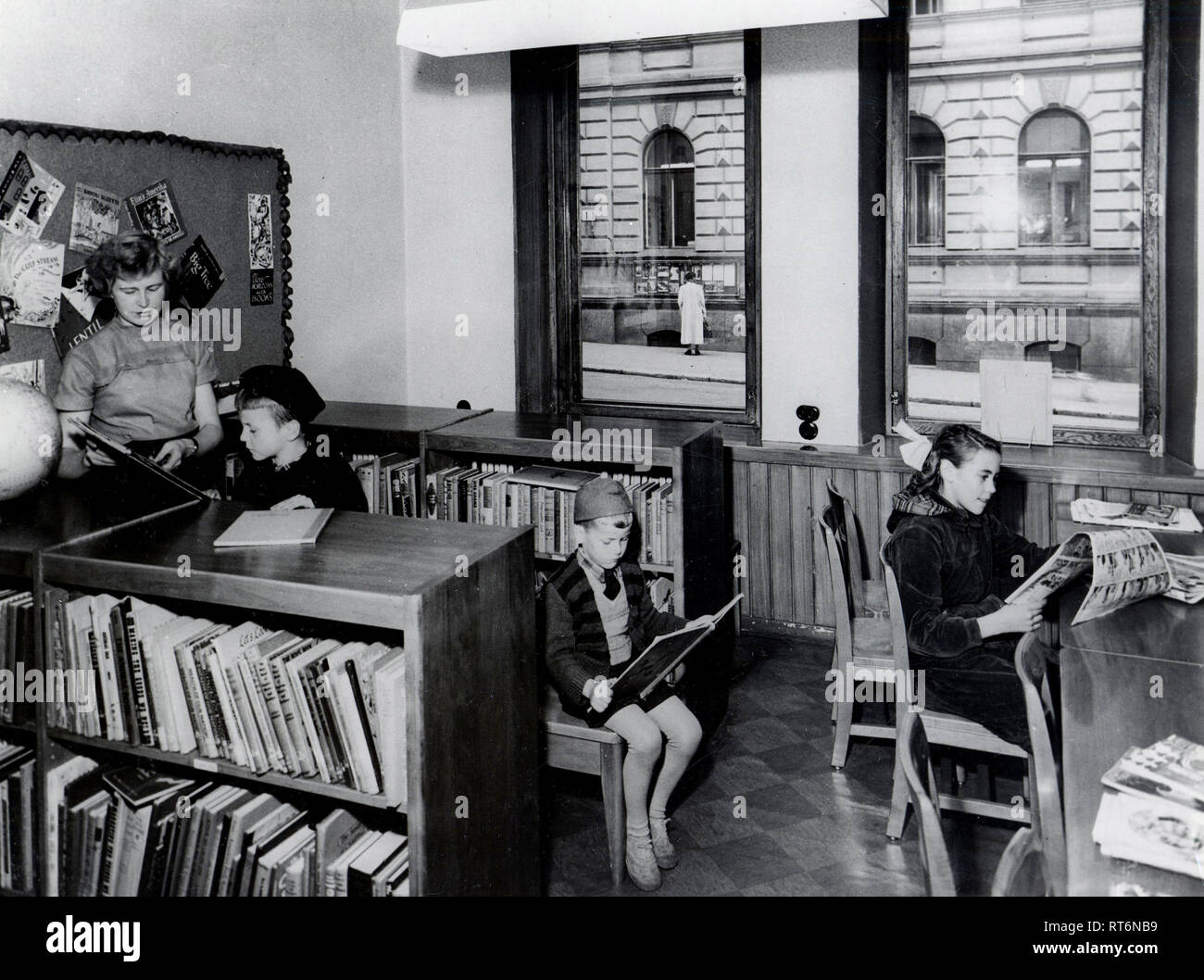 1950s libraries hi-res stock photography and images - Alamy