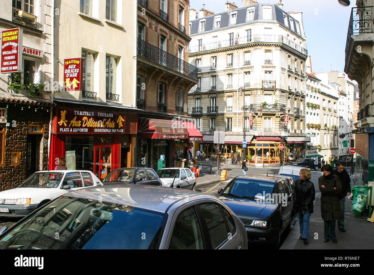 Paris street cars circulation hi-res stock photography and images - Alamy