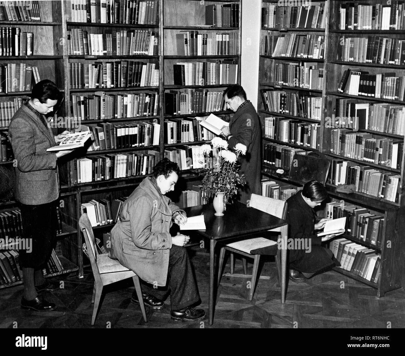 1950s Libraries High Resolution Stock Photography and Images - Alamy