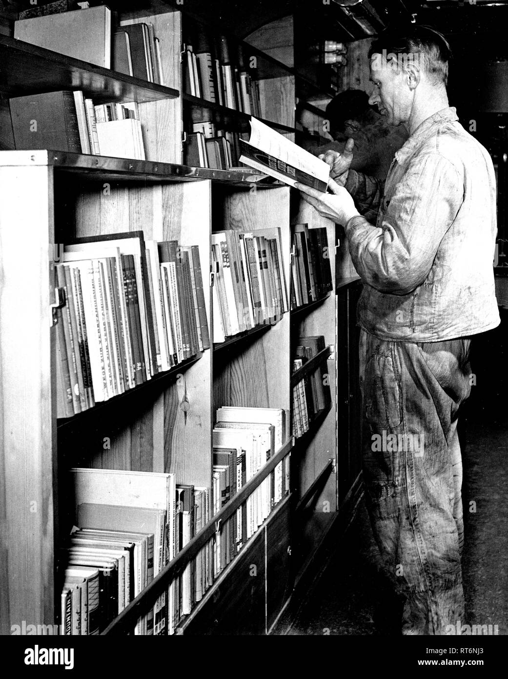 1950s Libraries High Resolution Stock Photography and Images - Alamy