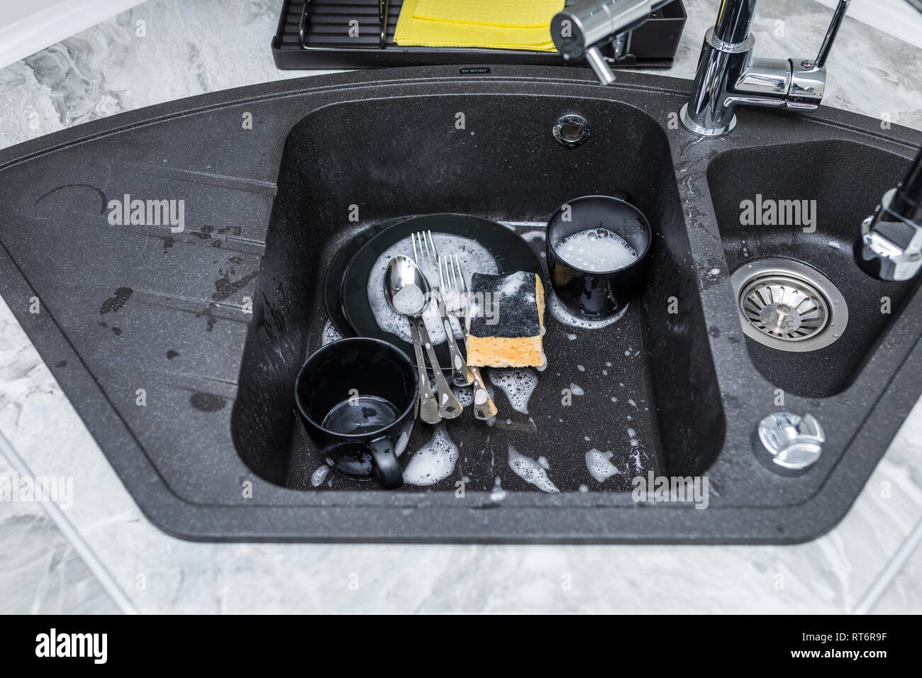 dirty dishes in a kitchen sink at home Stock Photo - Alamy