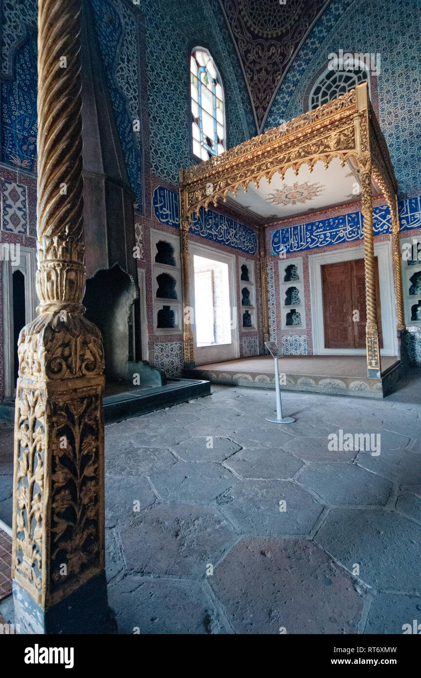 Turkey istanbul topkapi palace columns hi-res stock photography and ...