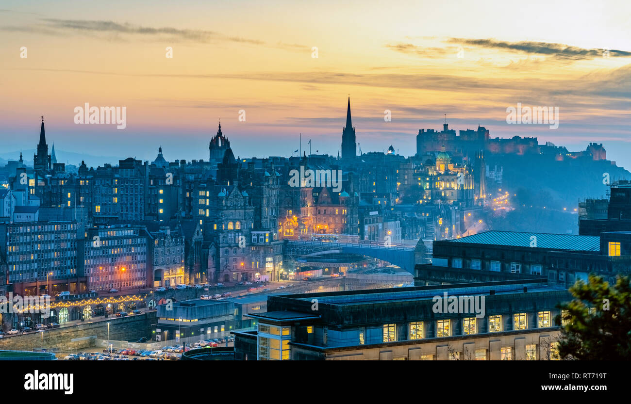 Famous edinburgh hi-res stock photography and images - Alamy
