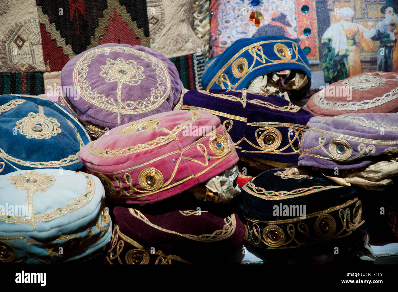 Traditional turkish headwear hi-res stock photography and images - Alamy