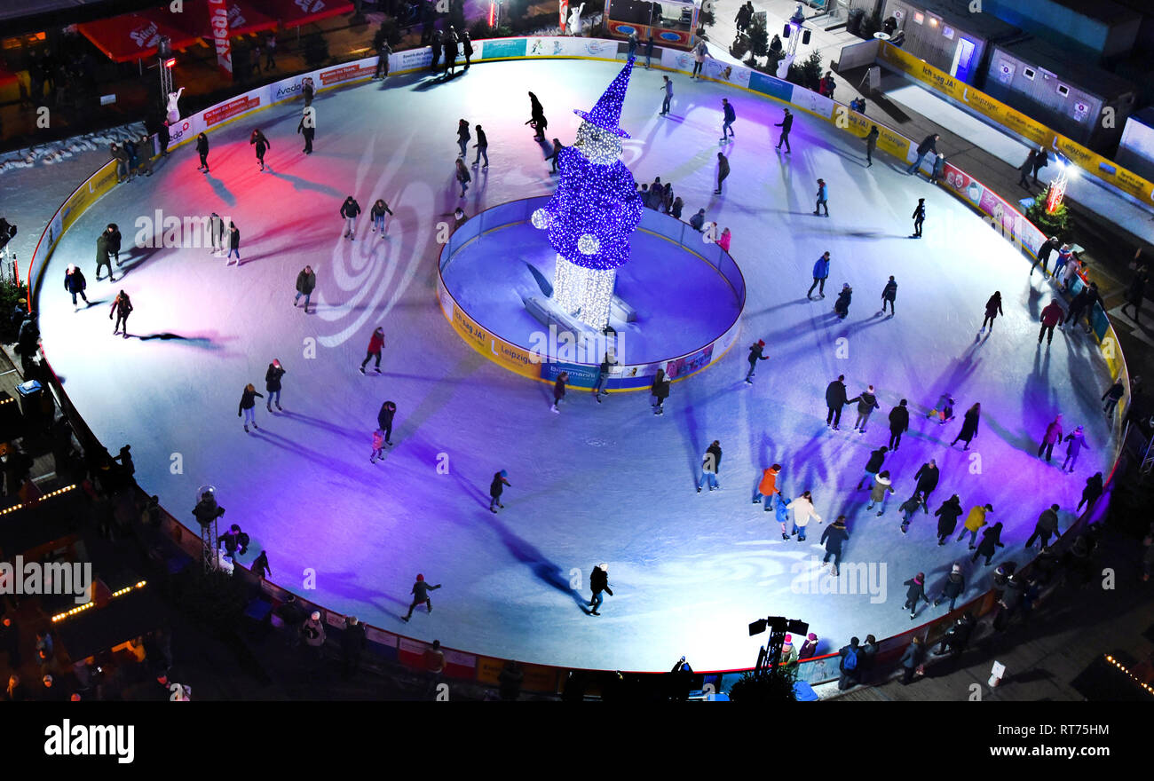 Ice rink birds eye view hi-res stock photography and images - Alamy