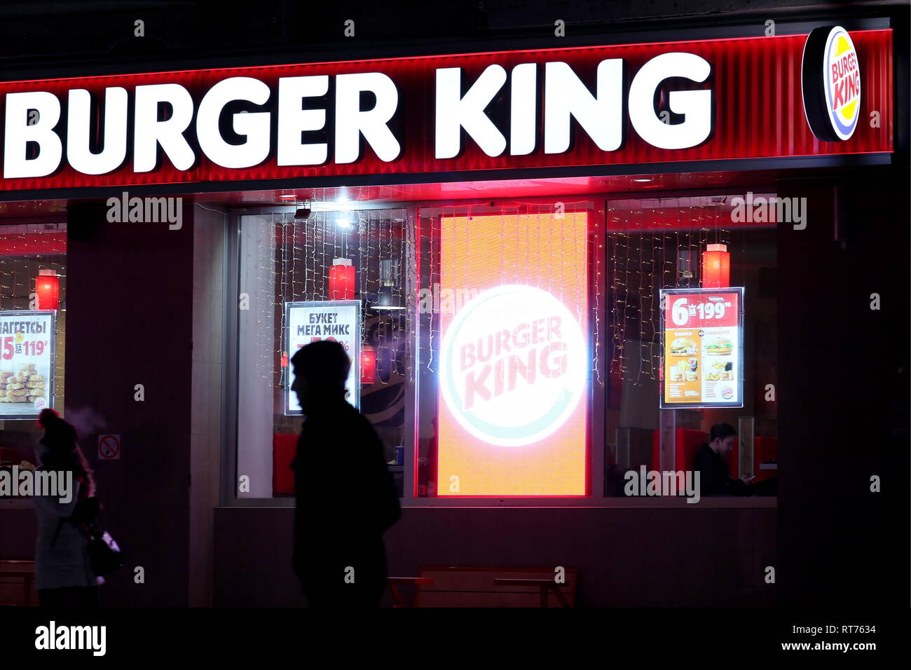 Burger King At Night Stock Photos & Burger King At Night Stock Images ...