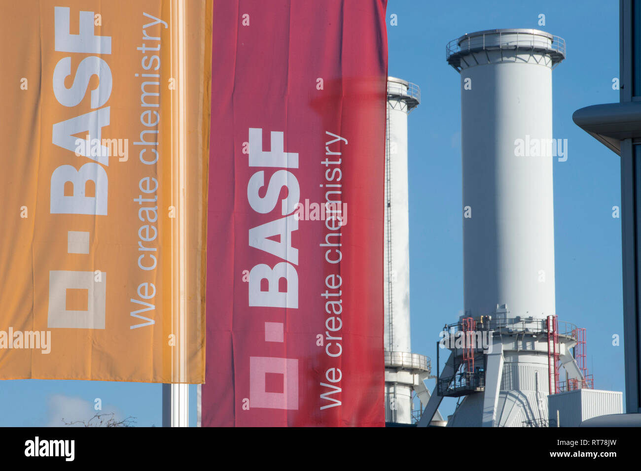 Ludwigshafen, Deutschland. 26th Feb, 2019. Flags with the BASF logo in ...