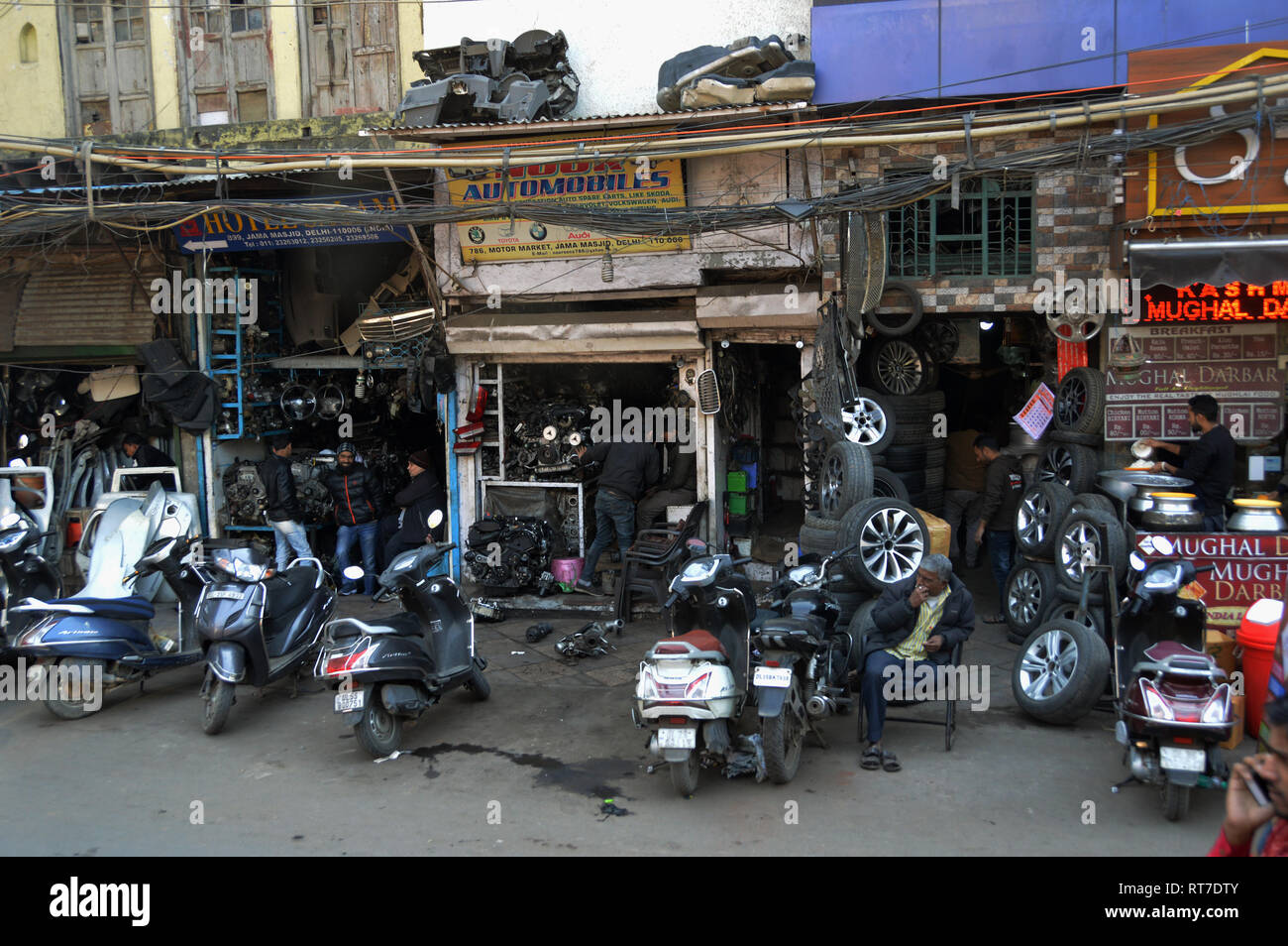Motorcycle repair shop in india hi-res stock photography and images - Alamy