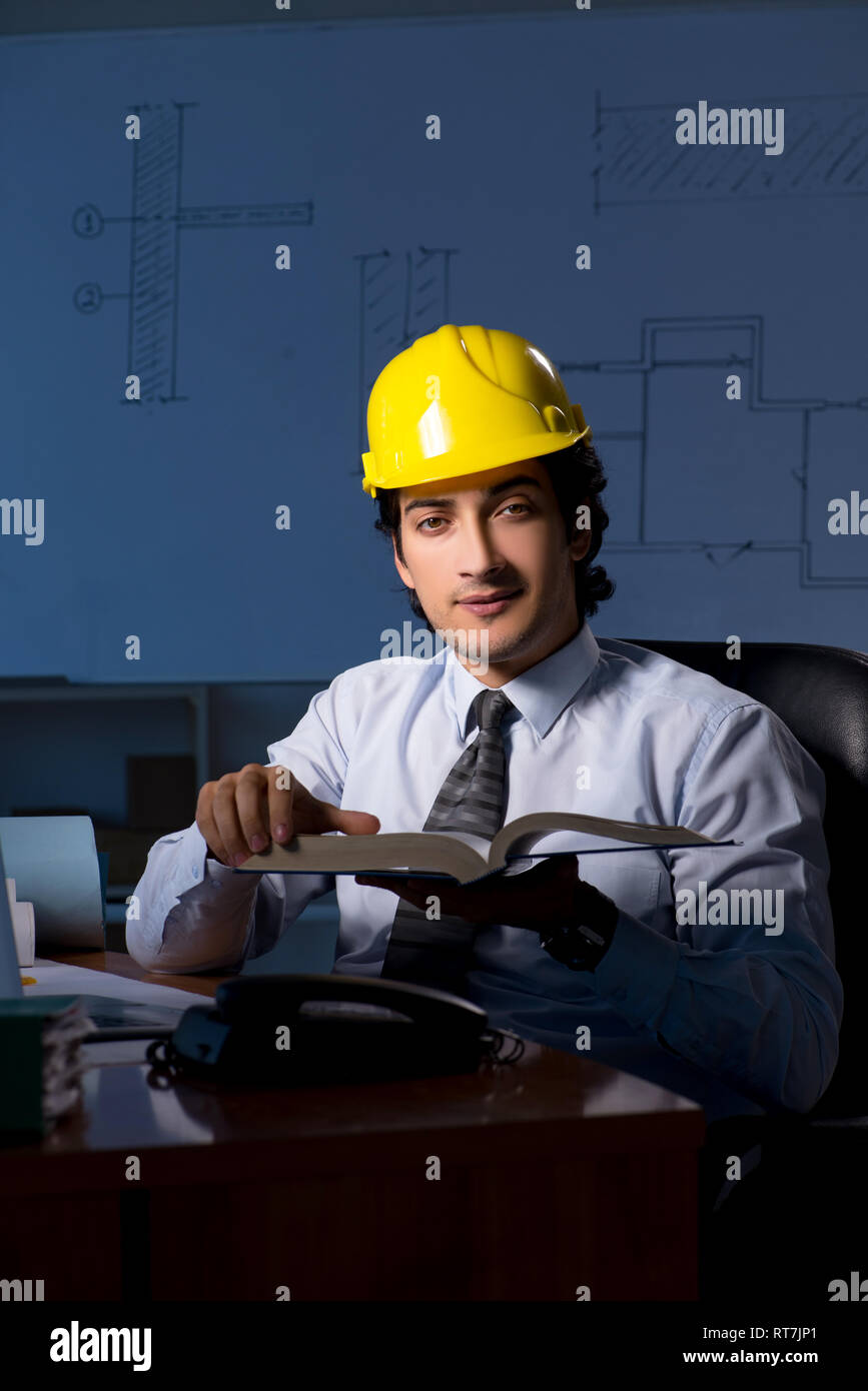 Man white hardhat night hi-res stock photography and images - Alamy