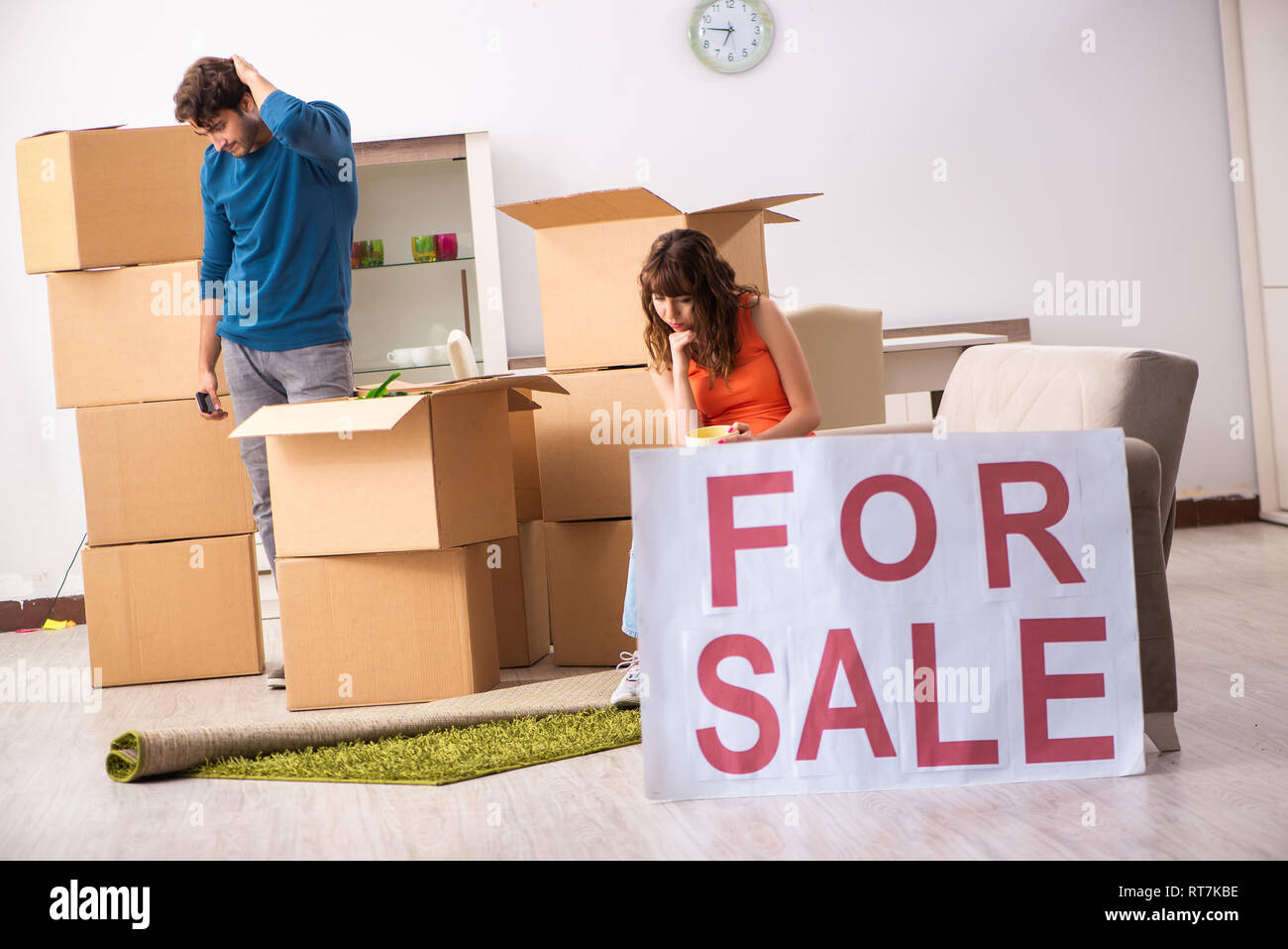 Family moving out sad hi-res stock photography and images - Alamy
