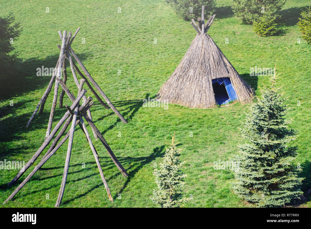Native american pit house hi-res stock photography and images - Alamy