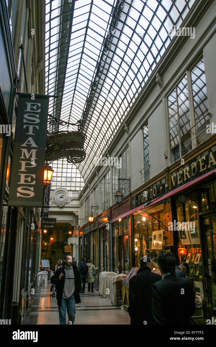 Les passages de paris hi-res stock photography and images - Alamy