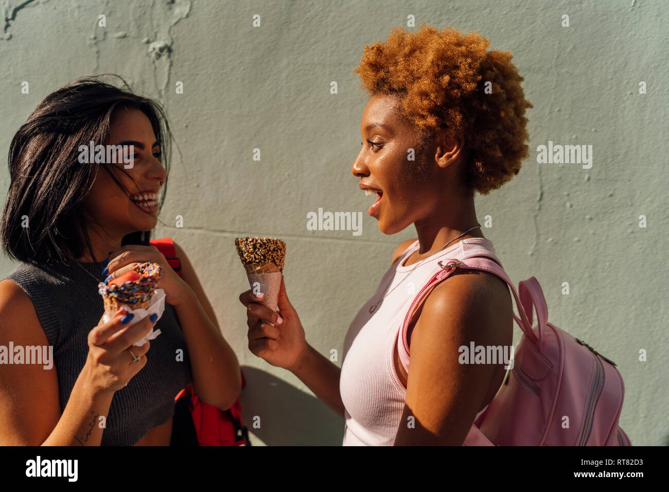 Talking wall hi-res stock photography and images - Alamy