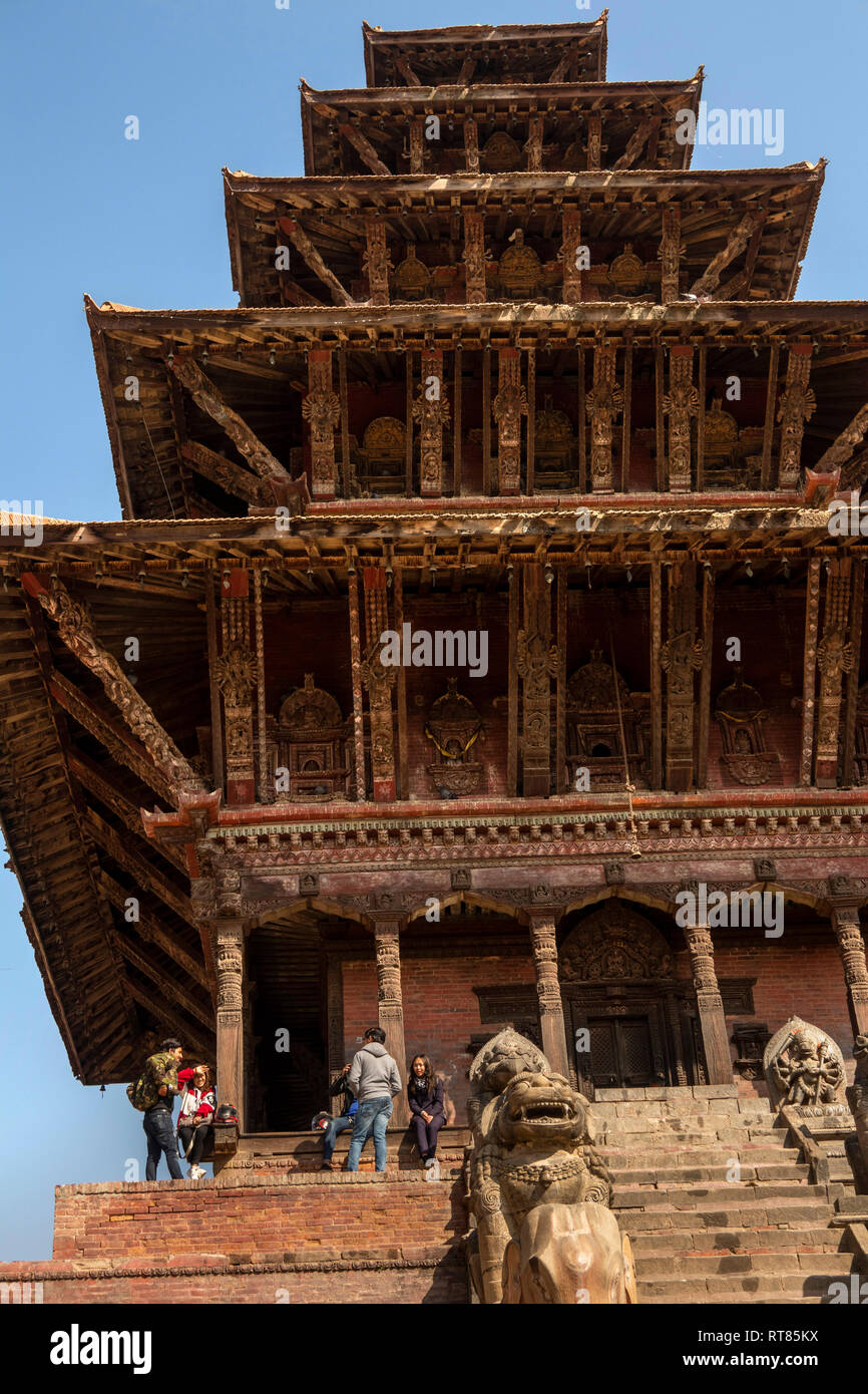 Nepal, Kathmandu Valley, Bhaktapur, Taumadhi Tole, Nyatapola Temple ...
