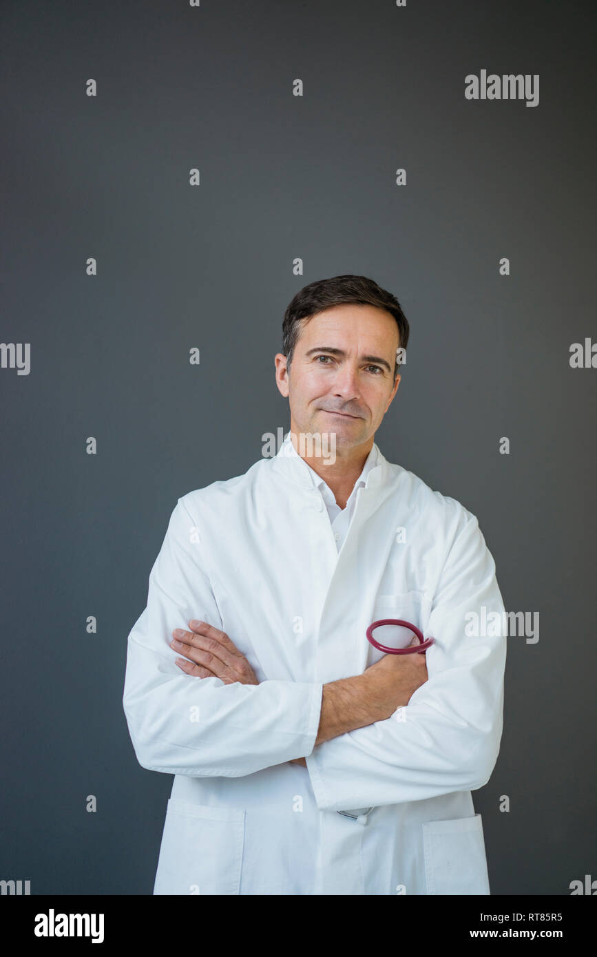 Doctor portrait standing hi-res stock photography and images - Alamy