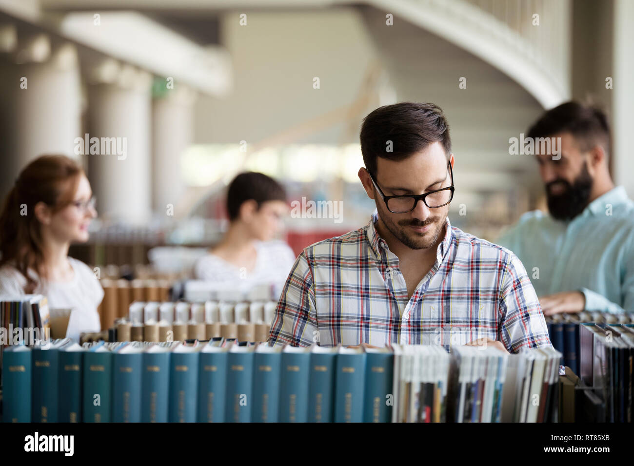 Student research library hi-res stock photography and images - Alamy