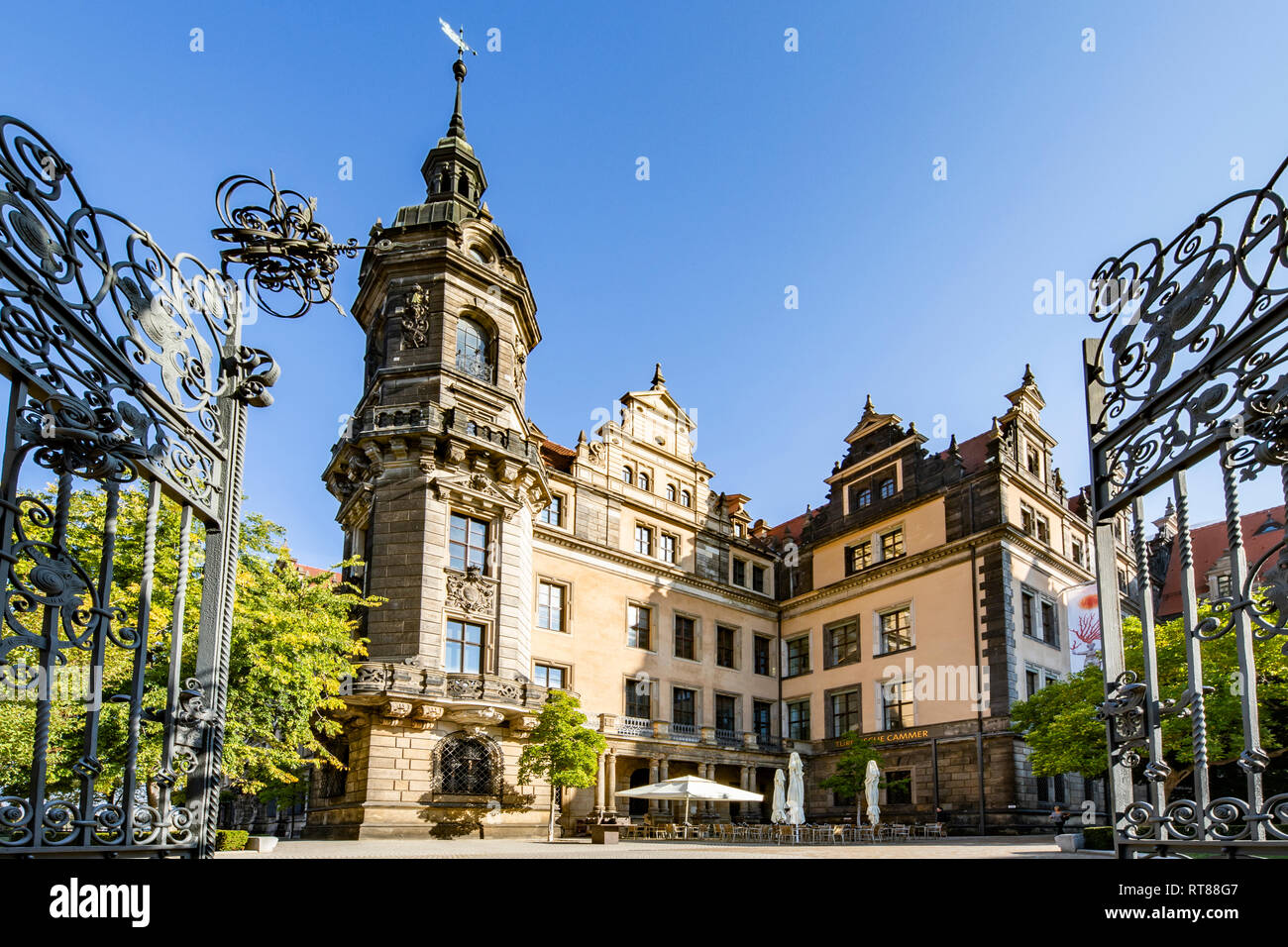 Trip destinations outside shots hi-res stock photography and images - Alamy