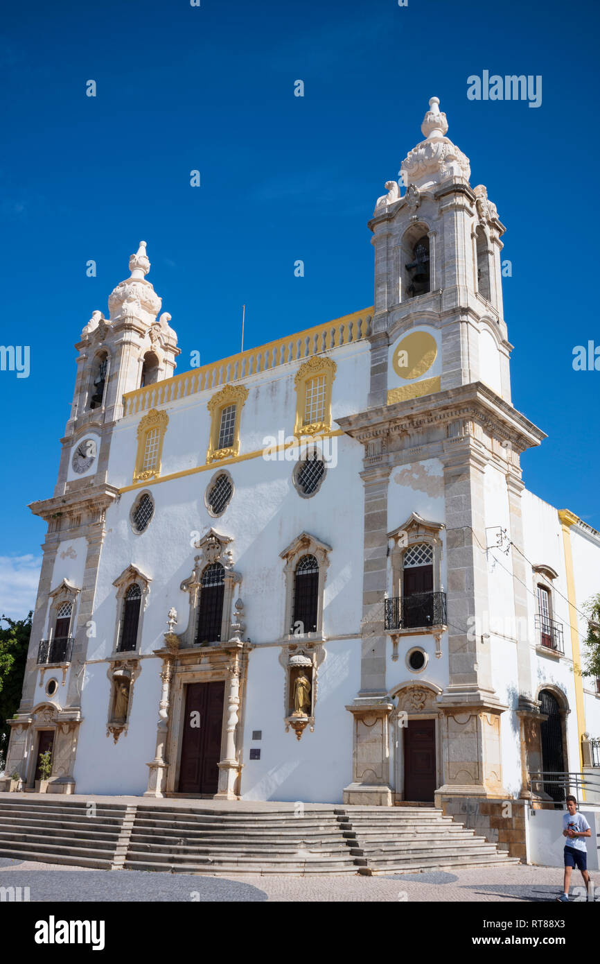 The Igreja do Carmo in Faro, with its Baroque façade and twin bell ...