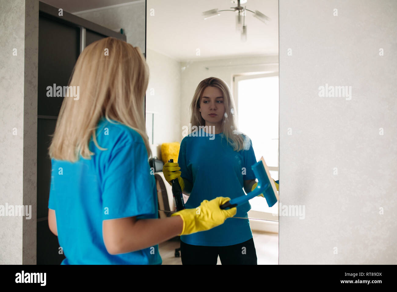 Cleaning Mirror Housewife High Resolution Stock Photography and Images ...