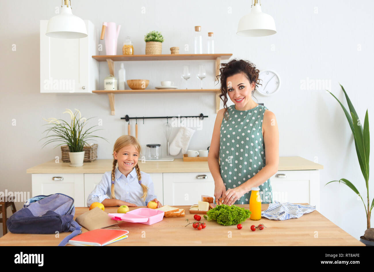 Mom packing lunch hi-res stock photography and images - Alamy