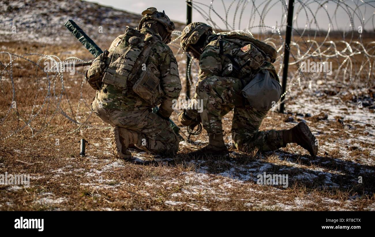 U.S. Army Soldiers attached to Bravo Company, 3rd Battalion, 187th ...