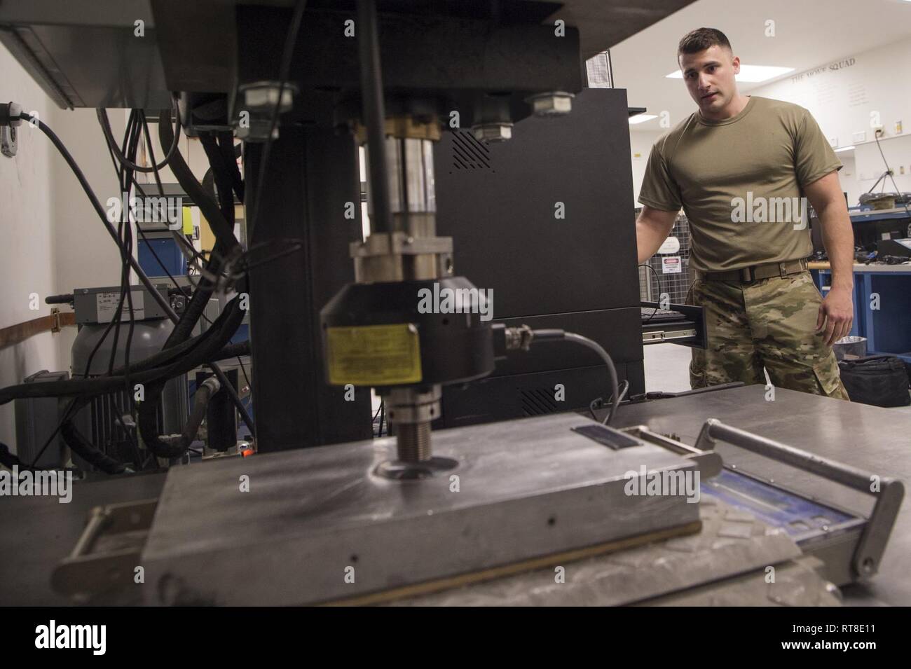 Staff Sgt. Ryan Perez, 379th Expeditionary Maintenance Squadron (EMXS ...