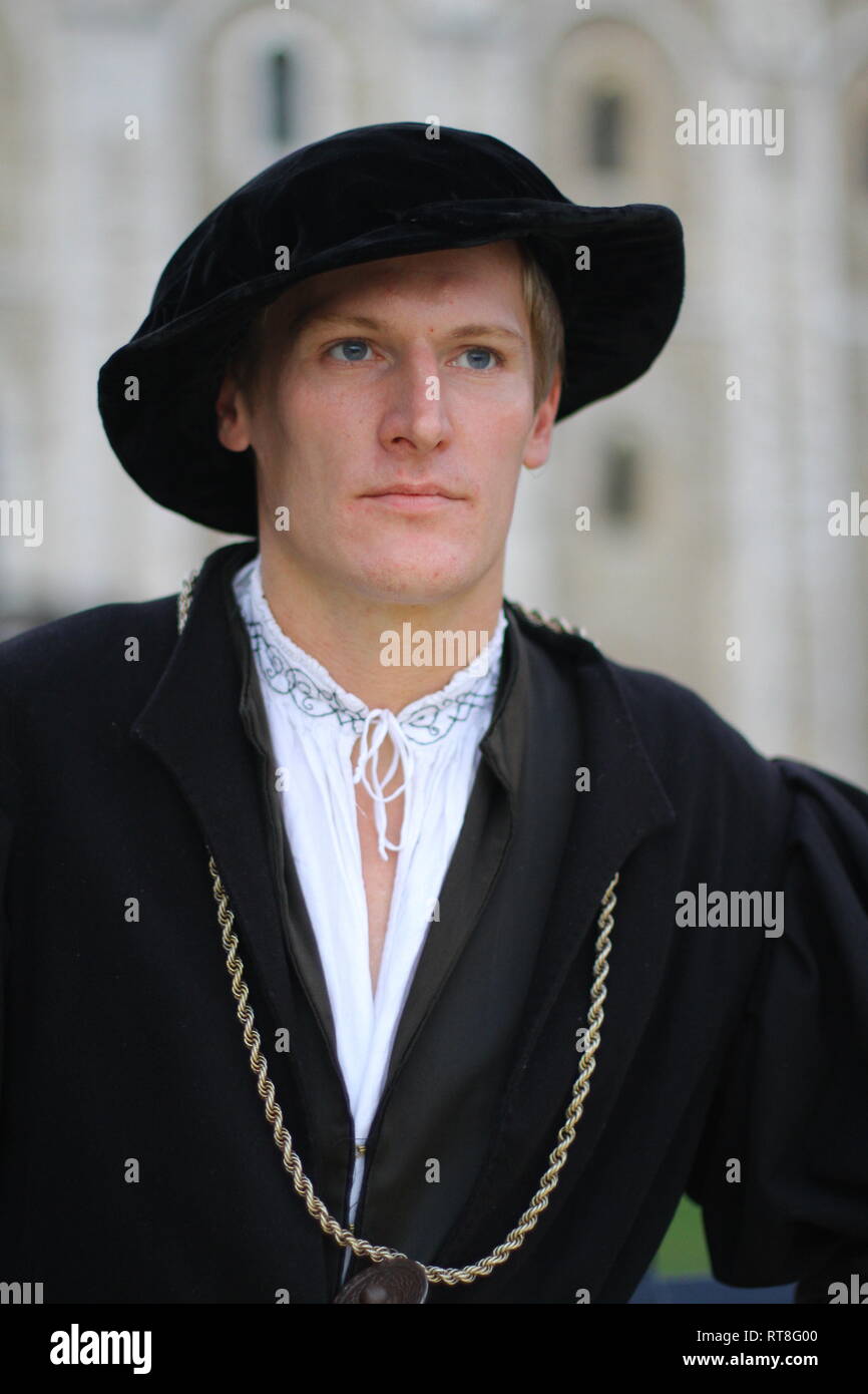 Young man in tudor clothes hi-res stock photography and images - Alamy